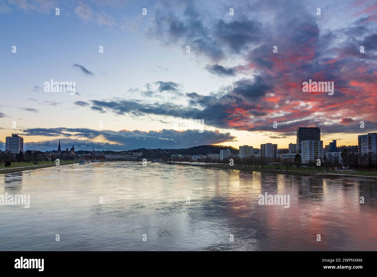 Schloss linz castle hi-res stock photography and images - Alamy