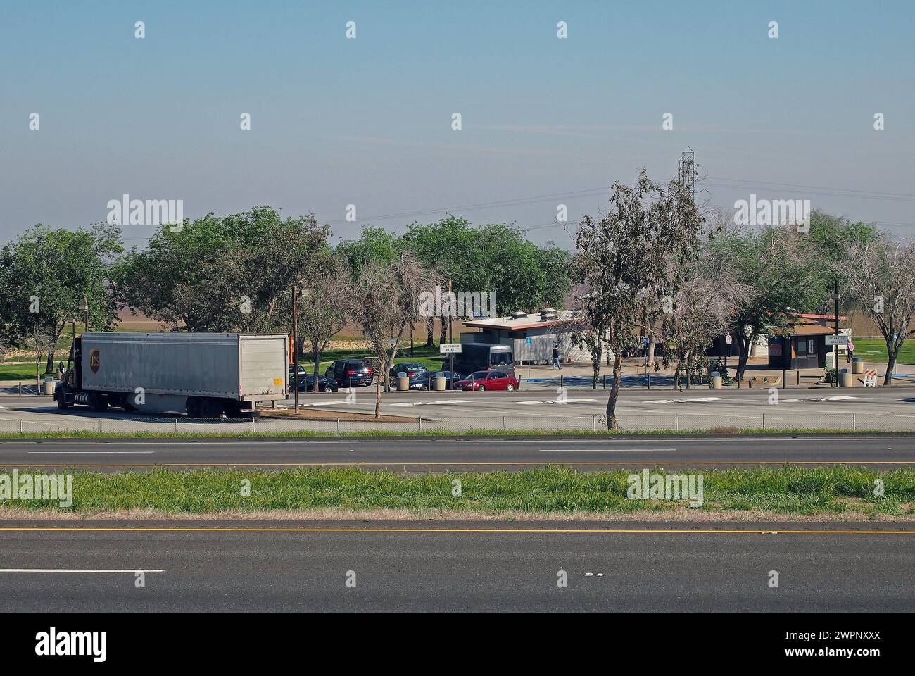 safety roadside rest along Interstate 5 in California Stock Photo - Alamy