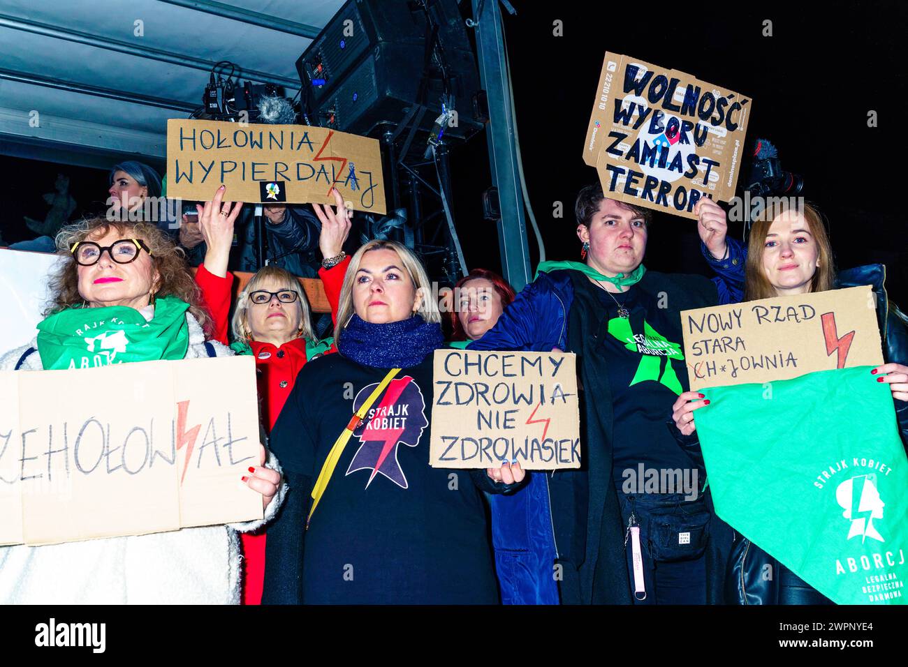 Protest in defense of the availability of emergency contraception in ...