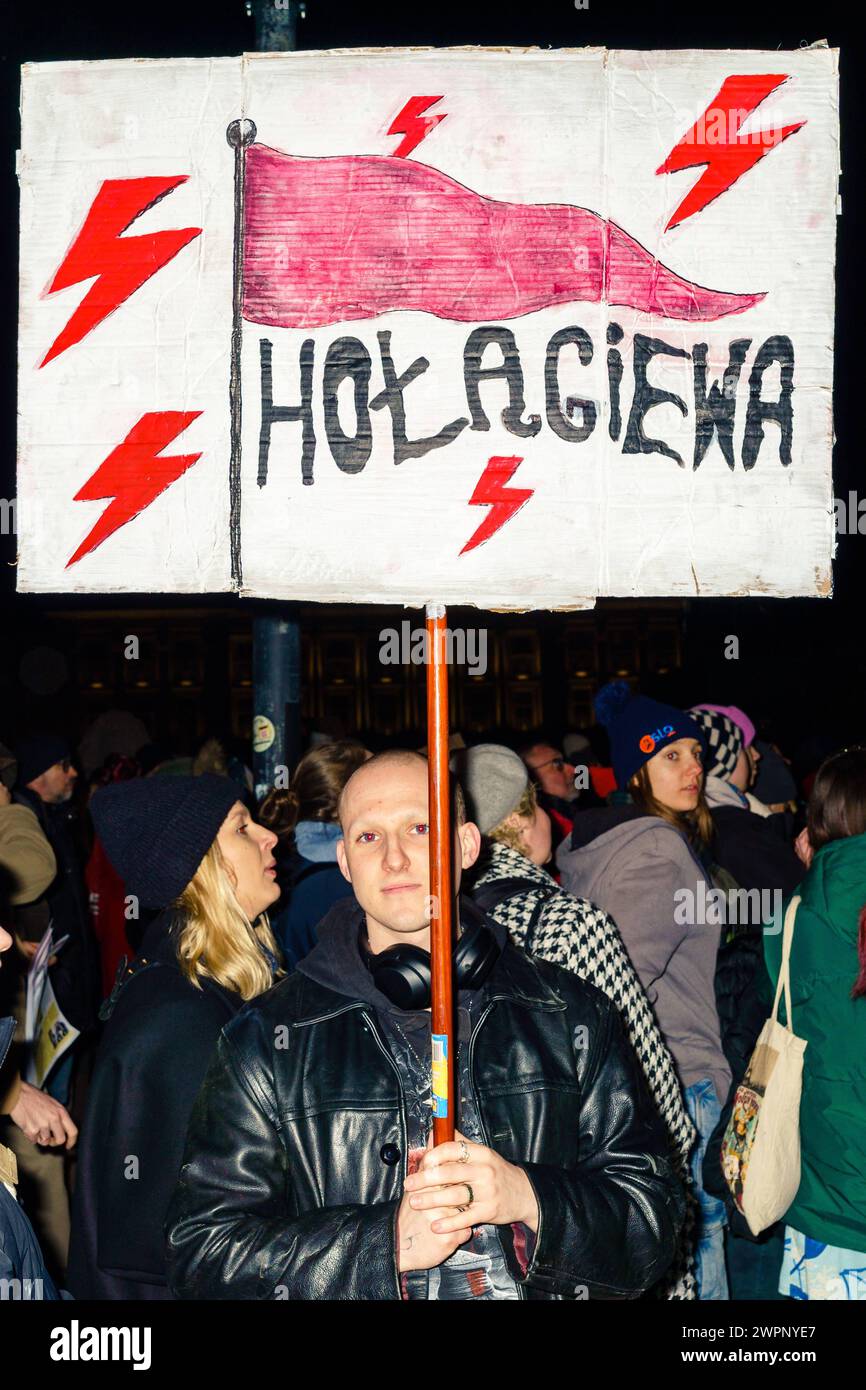 Protest in defense of the availability of emergency contraception in ...