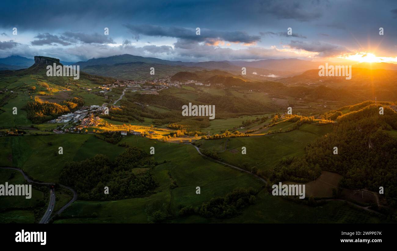 Apennine mountains sunrise hi-res stock photography and images - Alamy