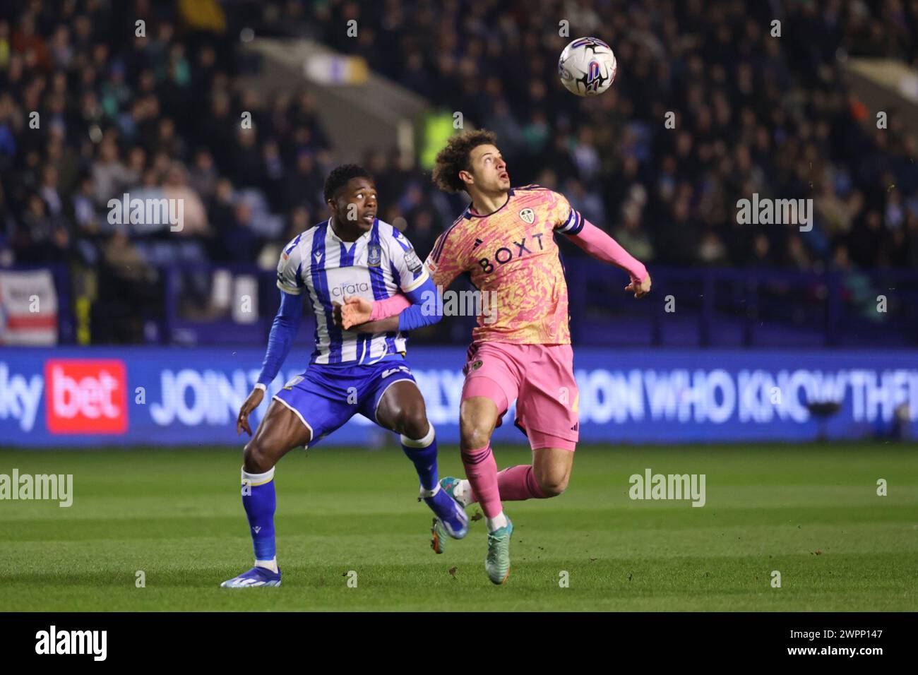 Anthony Musaba (Sheffield Wednesday) battles with Ethan Ampadu (Leeds ...