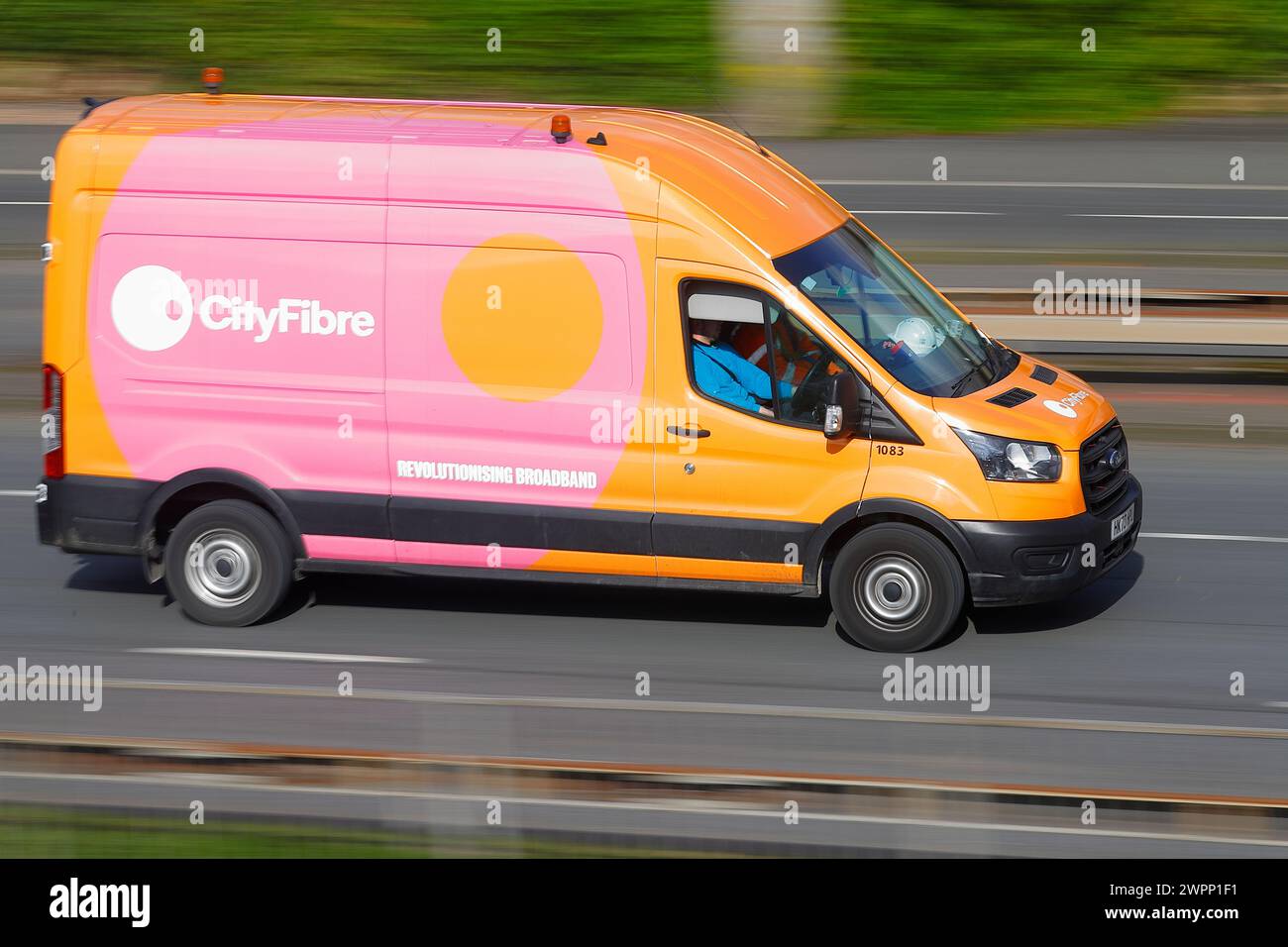 City fibre van hi-res stock photography and images - Alamy