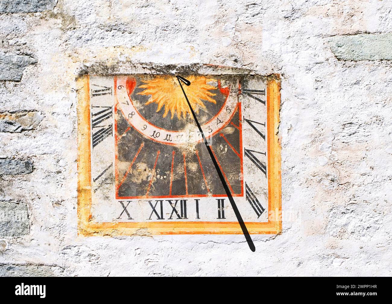 Old building sundial hi-res stock photography and images - Alamy