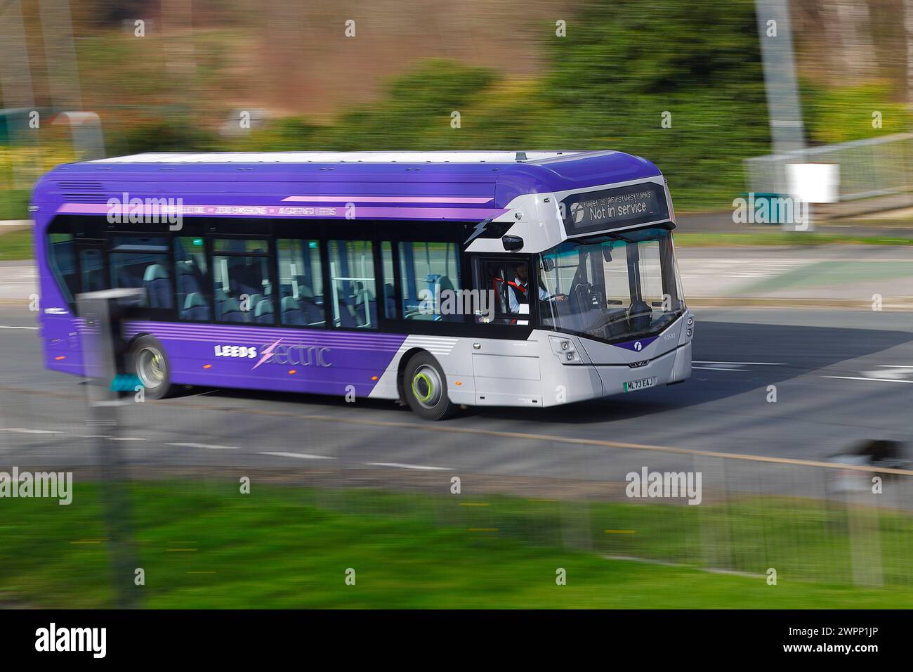 Full electric bus leeds hi-res stock photography and images - Alamy
