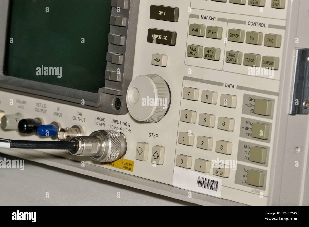 Spectrum analyzer hi-res stock photography and images - Alamy