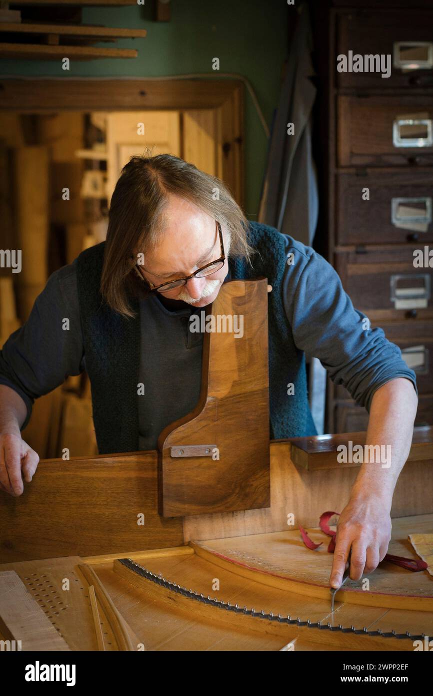 Piano builder workshop hi-res stock photography and images - Alamy