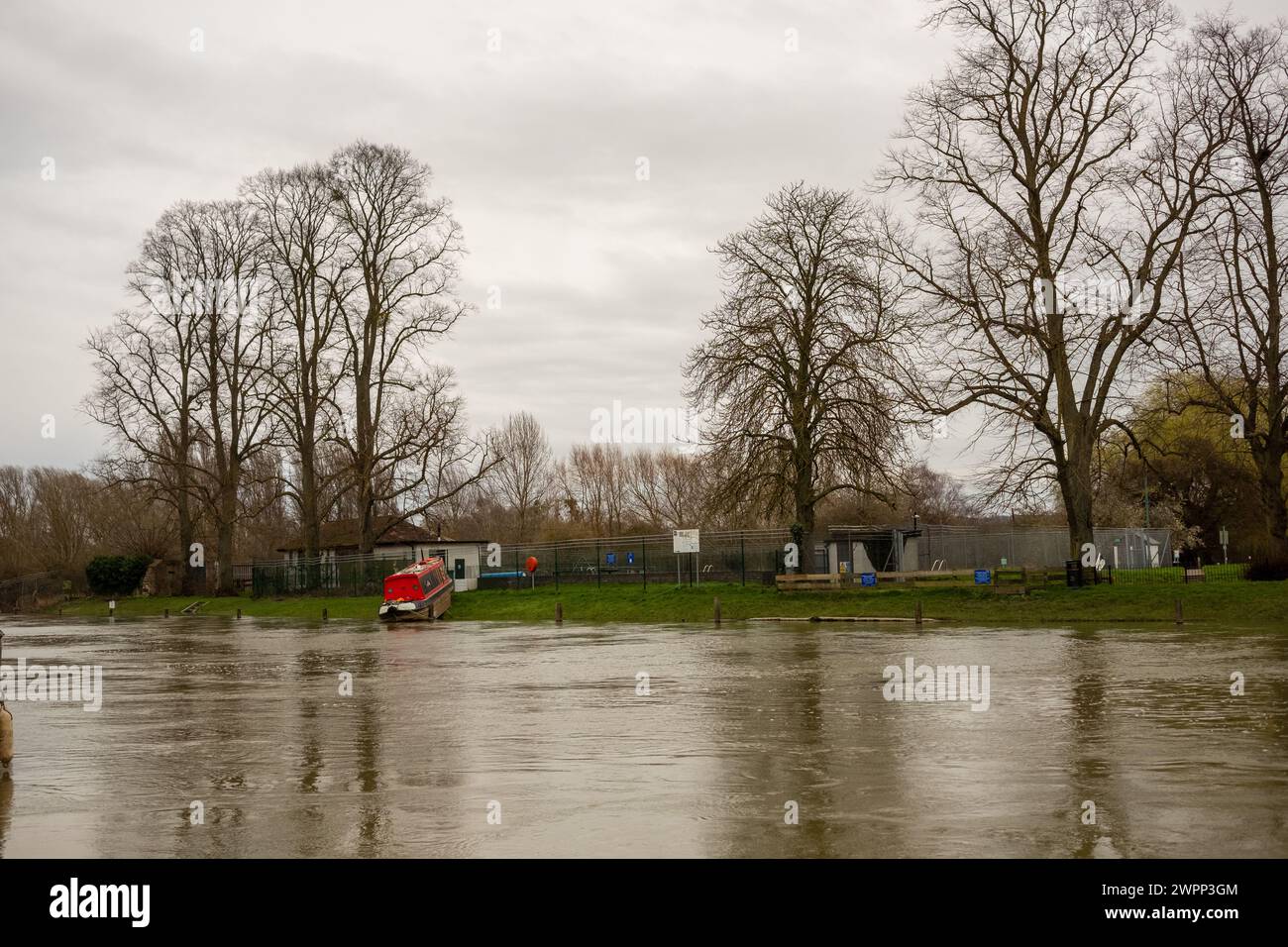Flooding wallingford oxfordshire hi-res stock photography and images ...