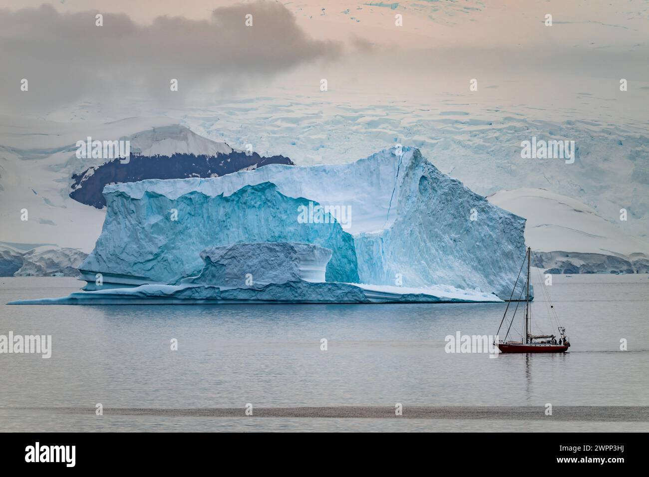 Antarctica iceberg boat hi-res stock photography and images - Alamy