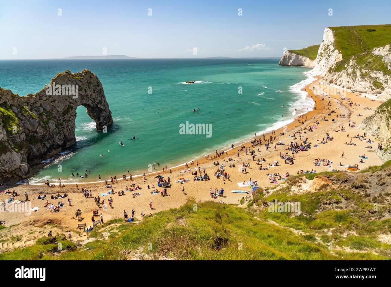 The natural rock bridge Durdle Door and beach of the UNESCO World ...