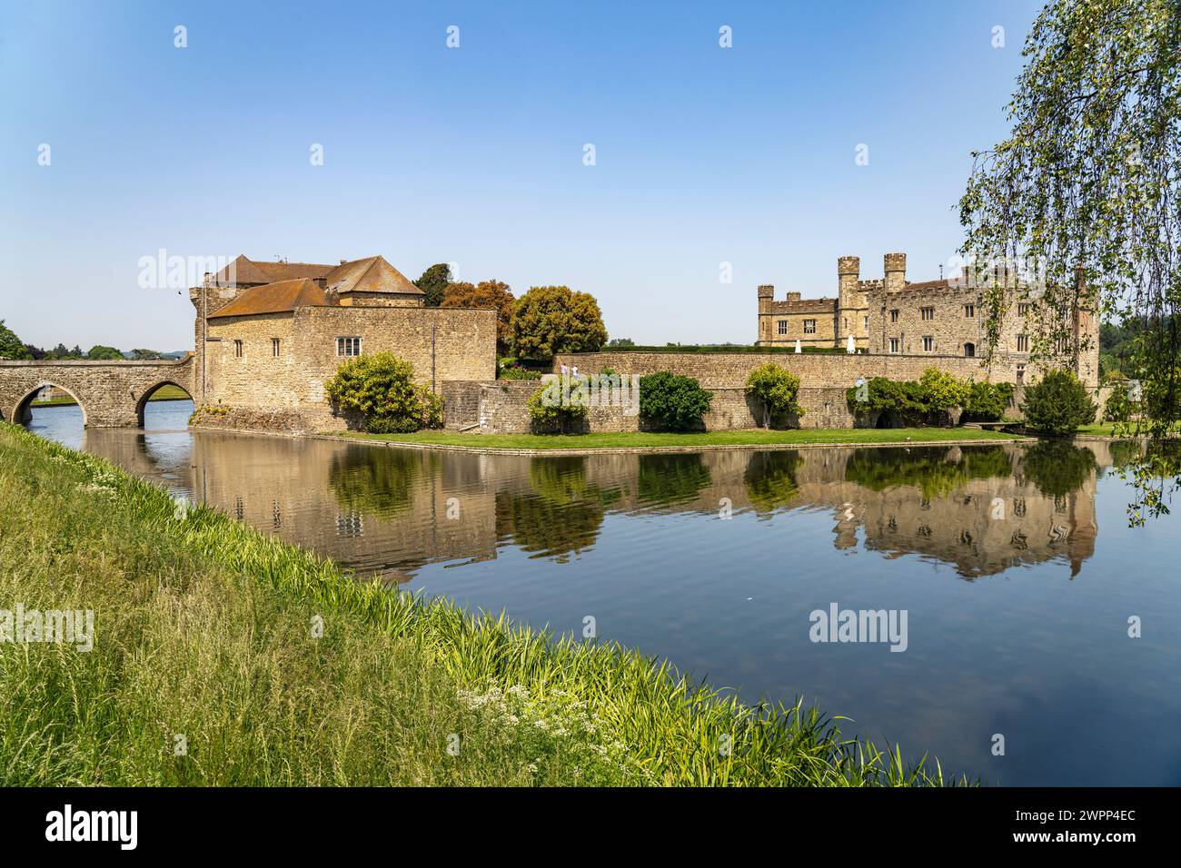 The moated castle of Leeds Castle near Maidstone, Kent, England, Great ...