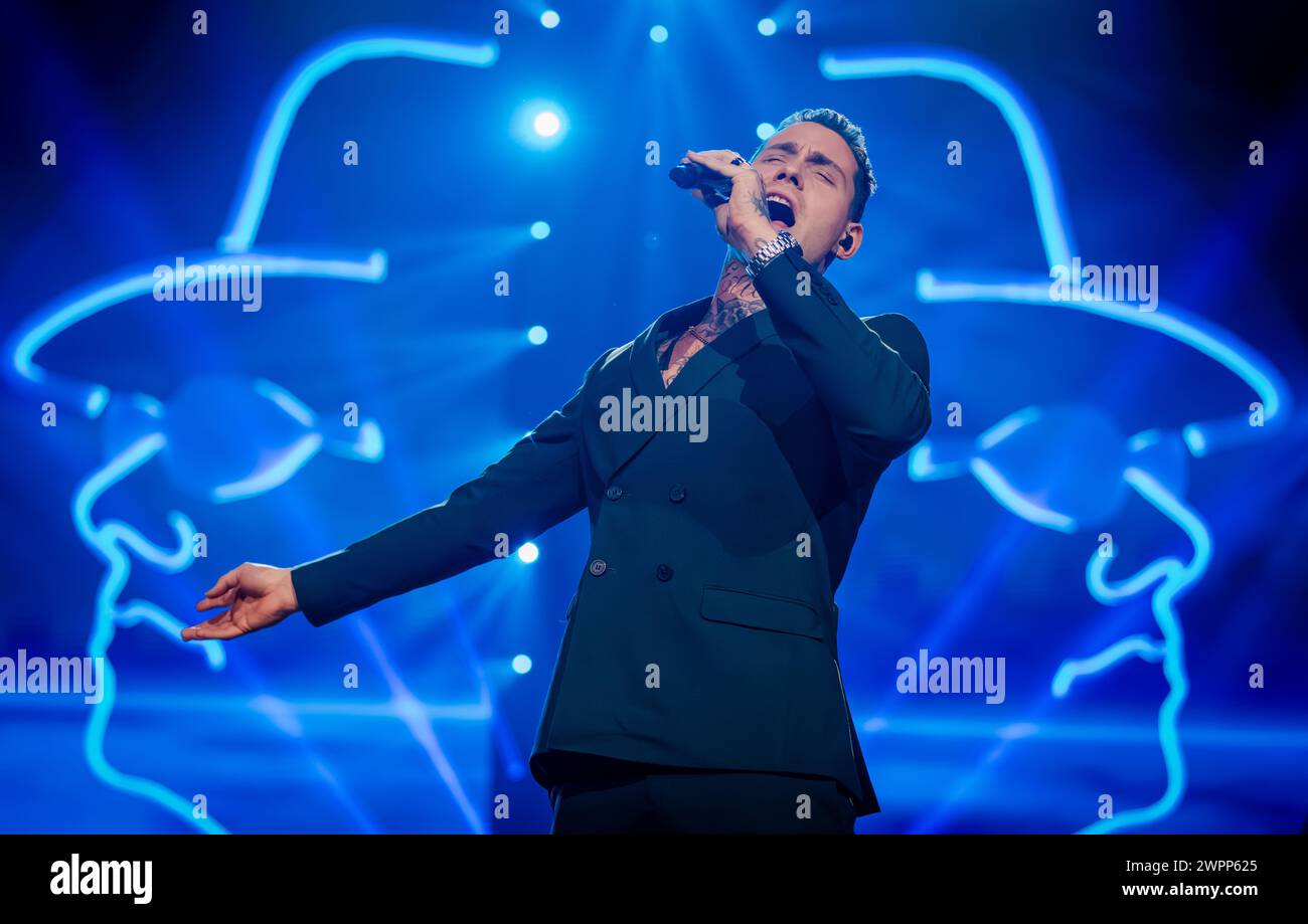 AMSTERDAM - A performance by Douwe Bob during the twelfth edition of ...