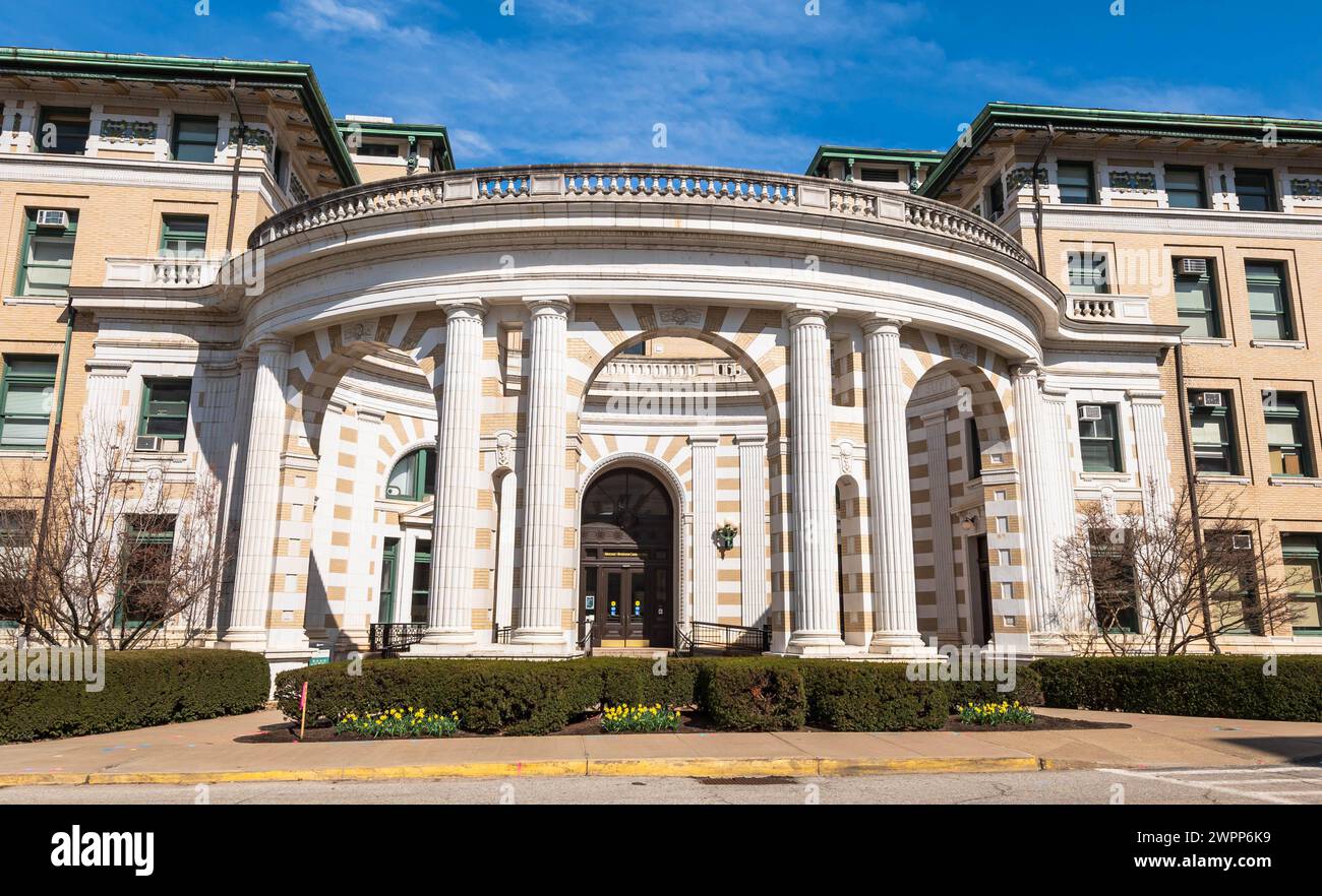 The Margaret Morrison Carnegie Hall building on the Carnegie Mellon ...