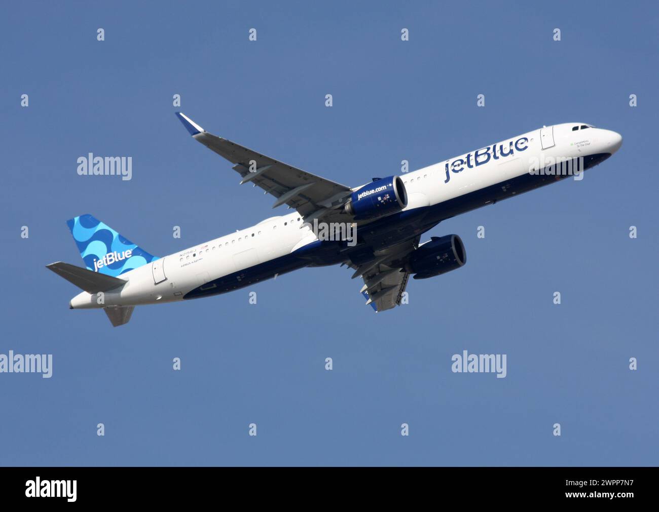 An Airbus A321Neo of Jetblue Airways departs London Gatwick Airport ...