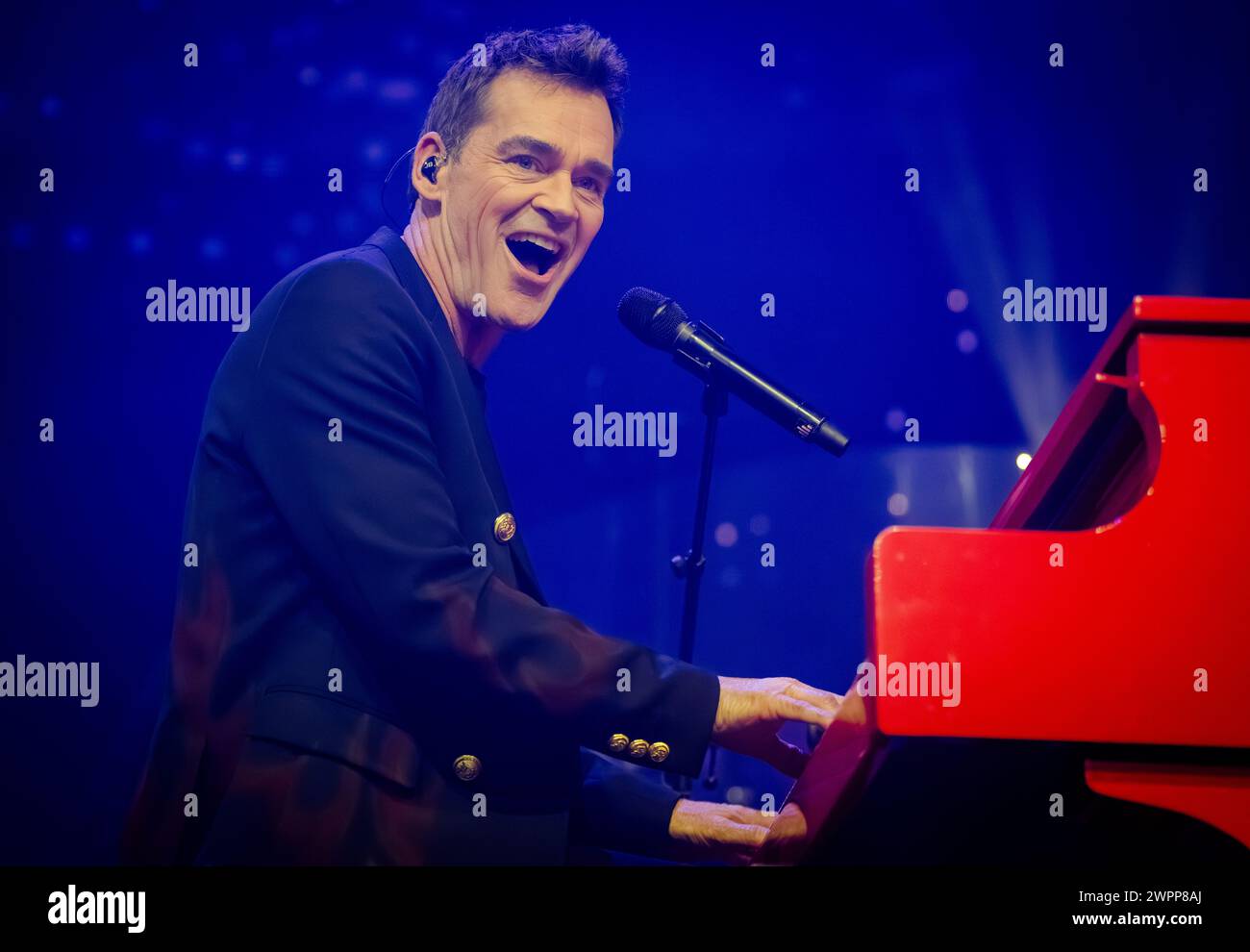 AMSTERDAM - A performance by Jeroen van der Boom during the twelfth ...