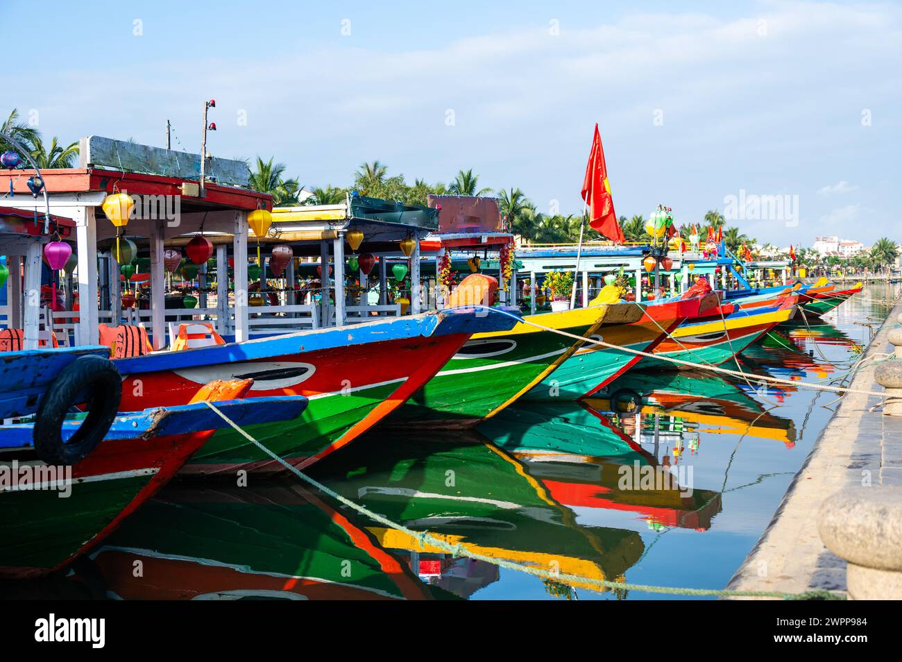 Aerial view traditional vietnamese boats hi-res stock photography and ...