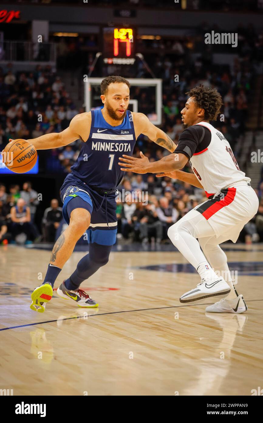 Minnesota Timberwolves forward Kyle Anderson (1) works around Portland Trail Blazers guard ...