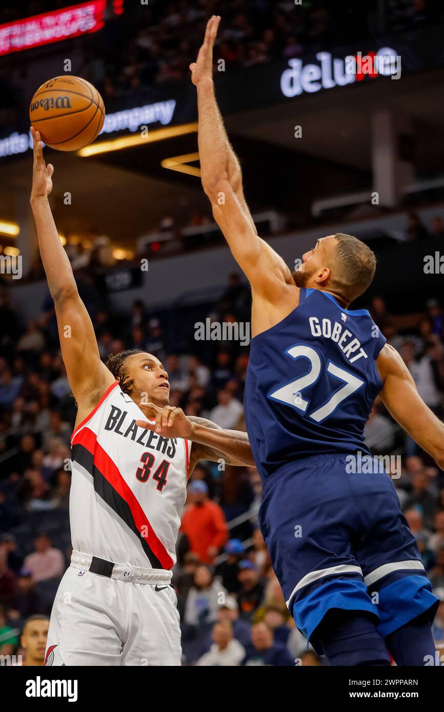 Portland Trail Blazers forward Jabari Walker (34) shoots against ...