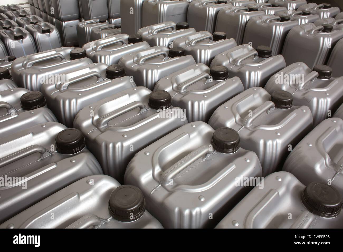 Auto oil containers hi-res stock photography and images - Alamy