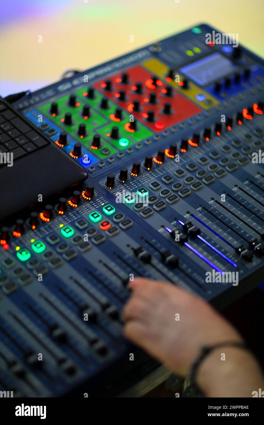 Animation white console hi-res stock photography and images - Alamy