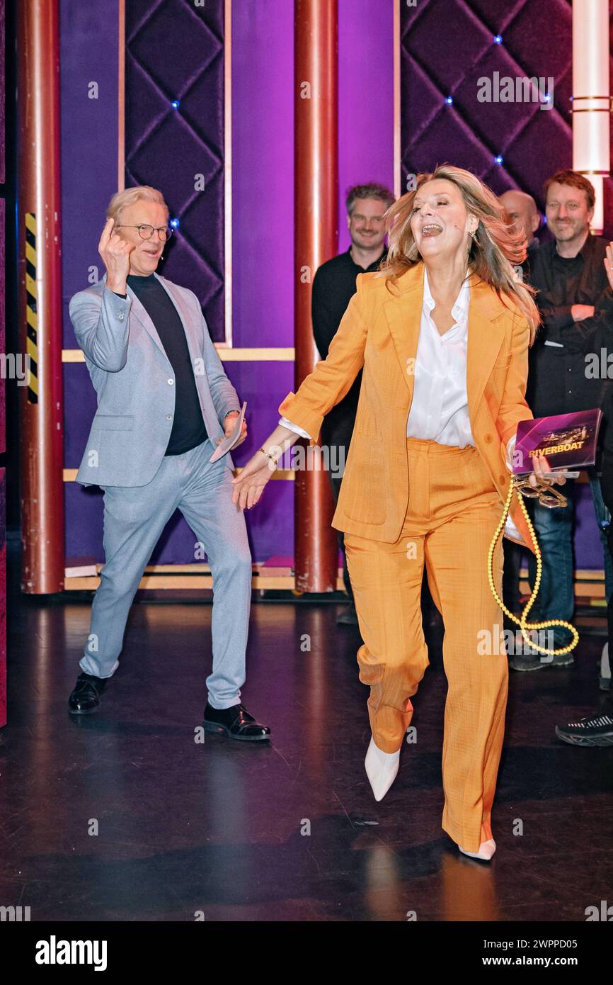 MDR - Riverboat. Moderator Wolfgang Lippert und Moderatorin Kim Fisher ...