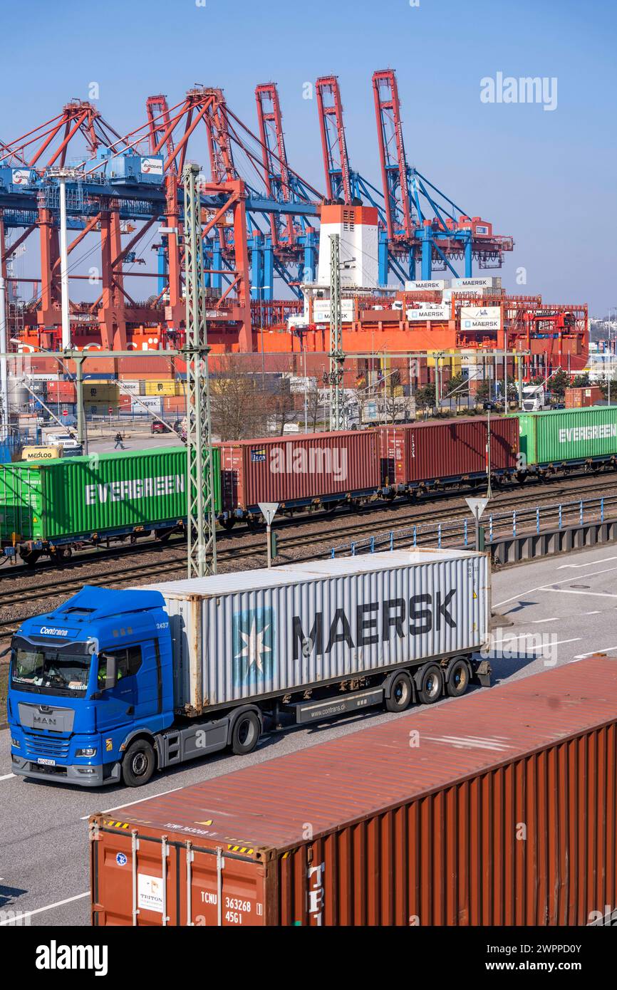 Hamburger Hafen, Waltershofer Hafen, Containerschiffe, Güterzug mit ...