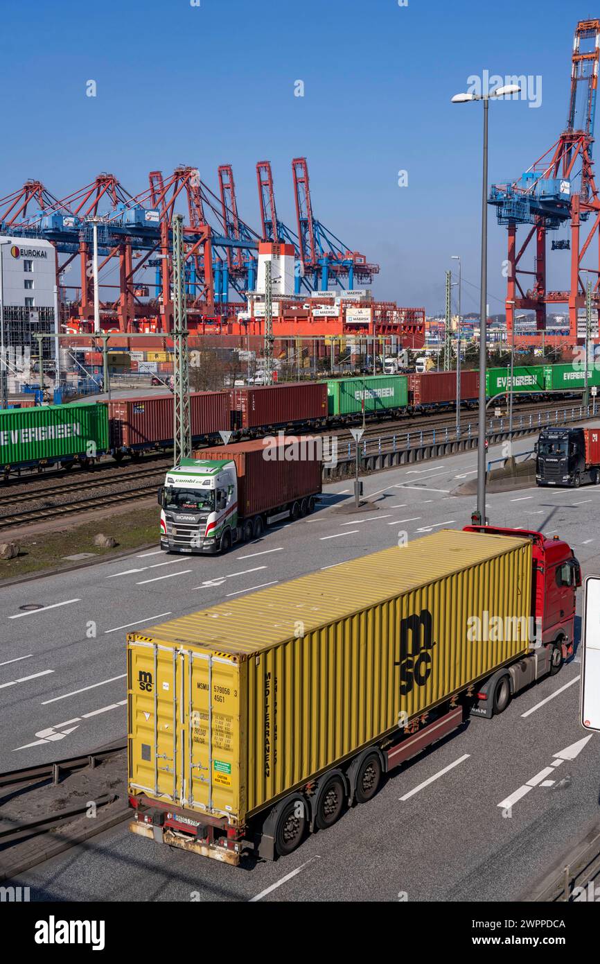 Hamburger Hafen, Waltershofer Hafen, Containerschiffe, Güterzug mit ...