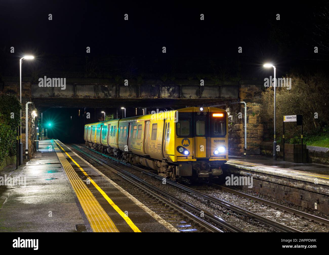 Merseyrail class 507 electric train 507029 calling at Wallasey Grove ...