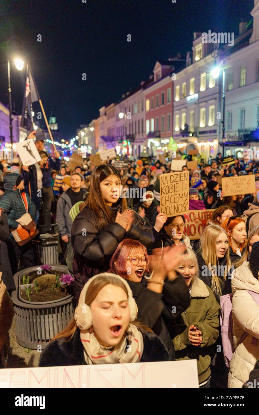 Protest in defense of the availability of emergency contraception in ...