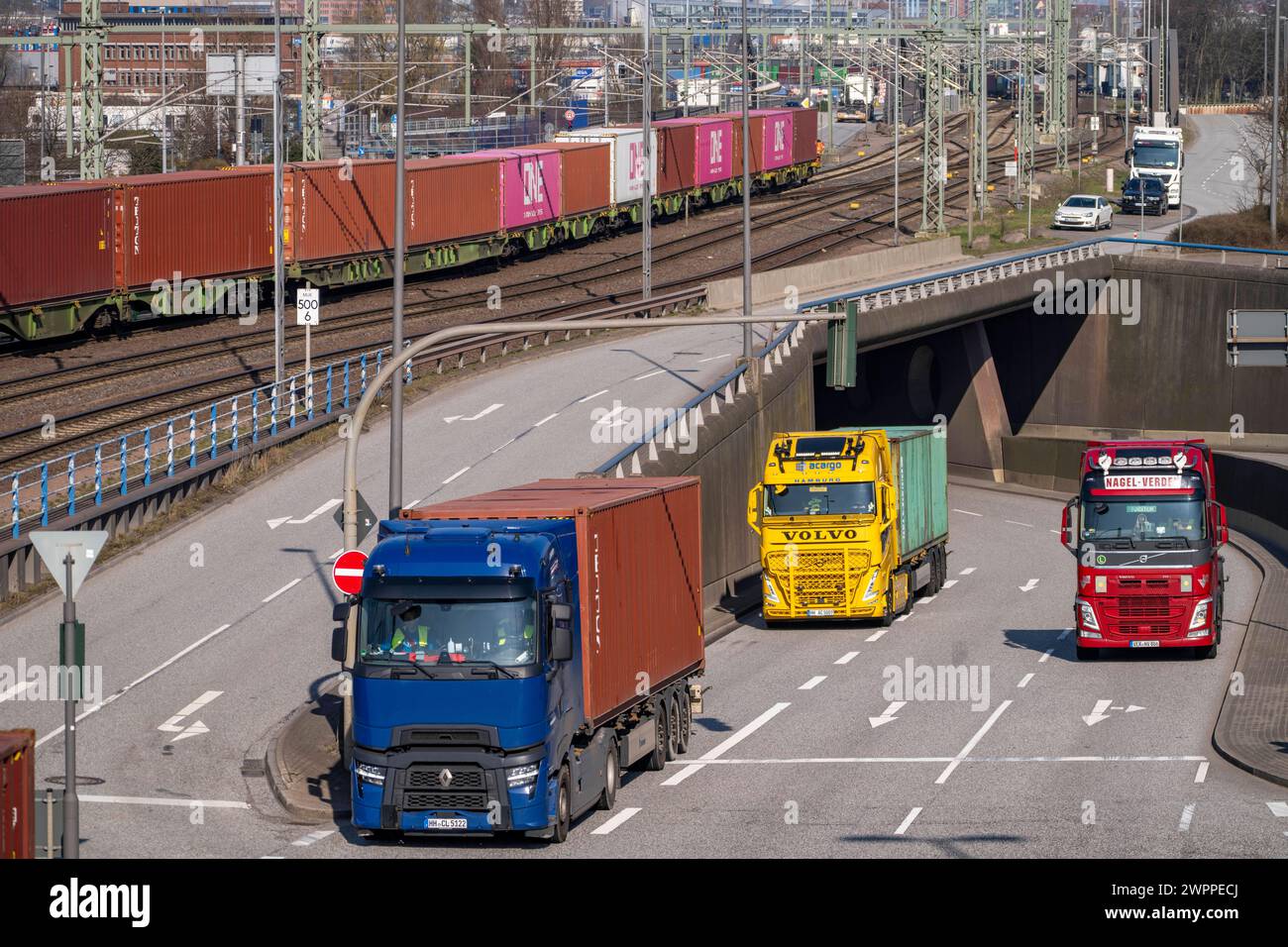Verladung container schiff lkw hi-res stock photography and images - Alamy