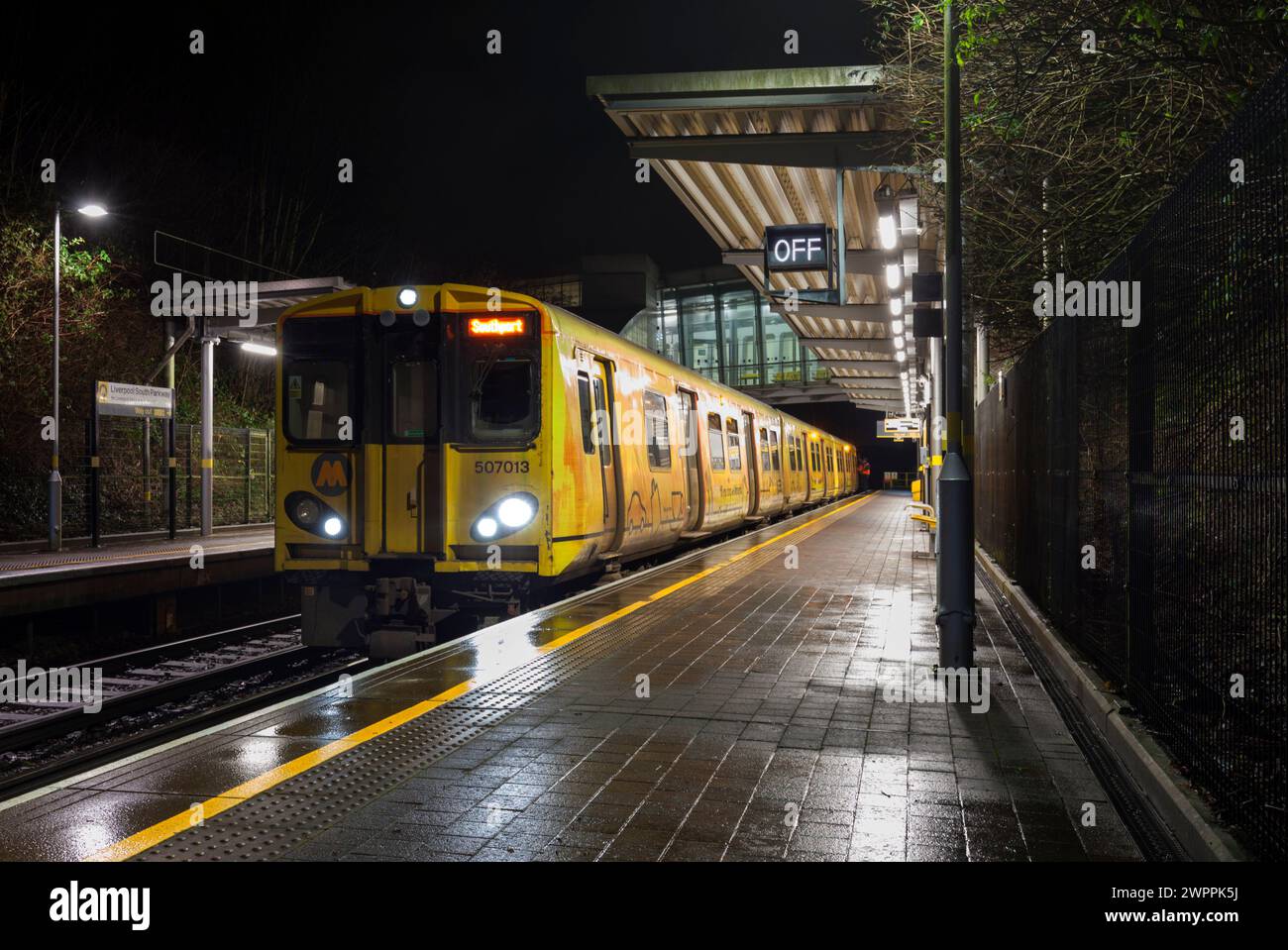 Merseyrail 507 hi-res stock photography and images - Alamy