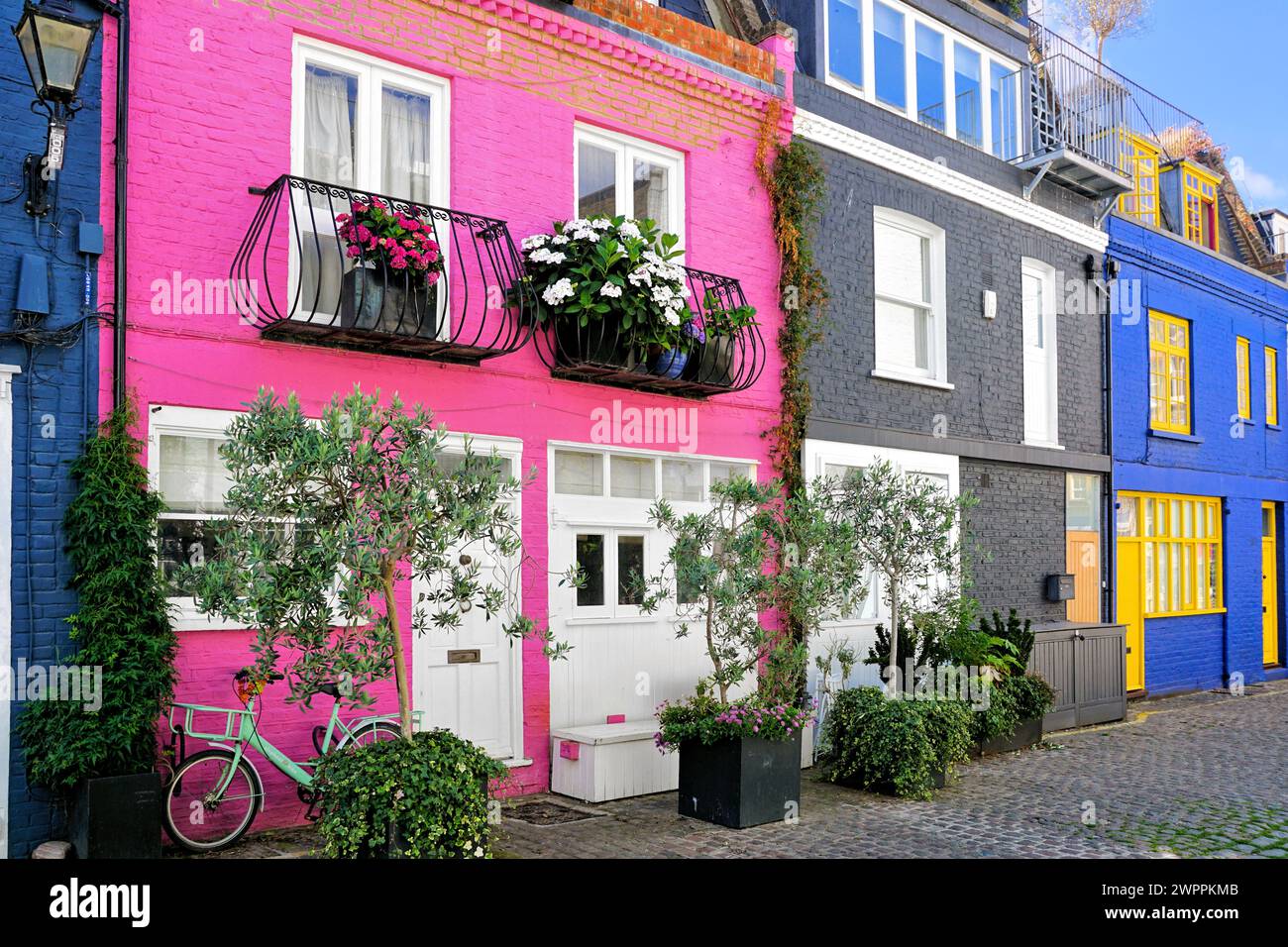 Row colorful houses notting hill hi-res stock photography and images ...