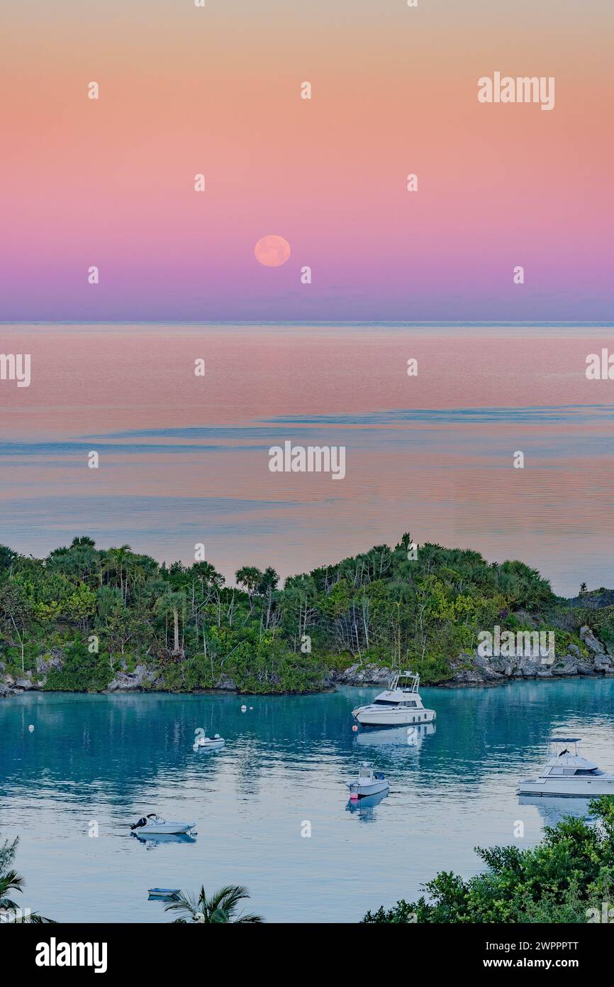 Full Wolf Moon Setting Over Ely's Harbor with Pastel Sky Bermuda Stock ...