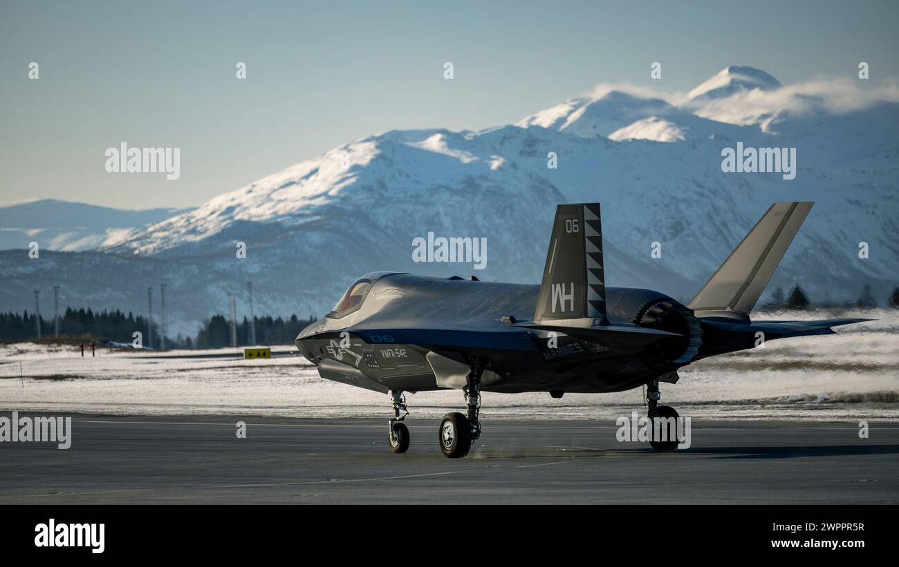 U.S. Marines with Marine Fighter Attack Squadron (VMFA) 542, 2nd Marine ...