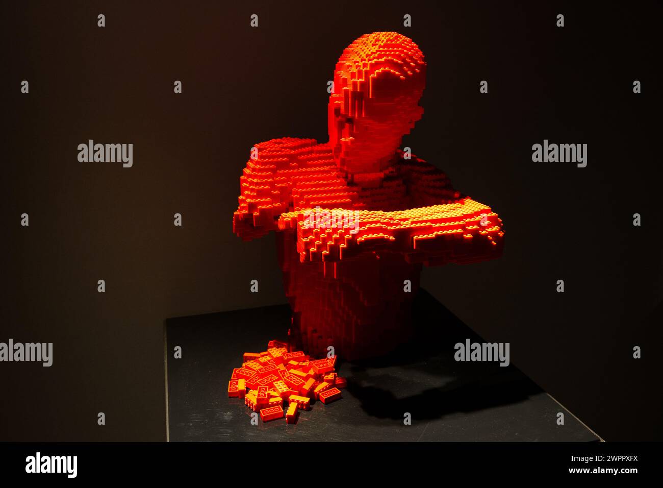Art of the Brick - London 2024 by Nathan Sawaya Building Red - 4,875 ...