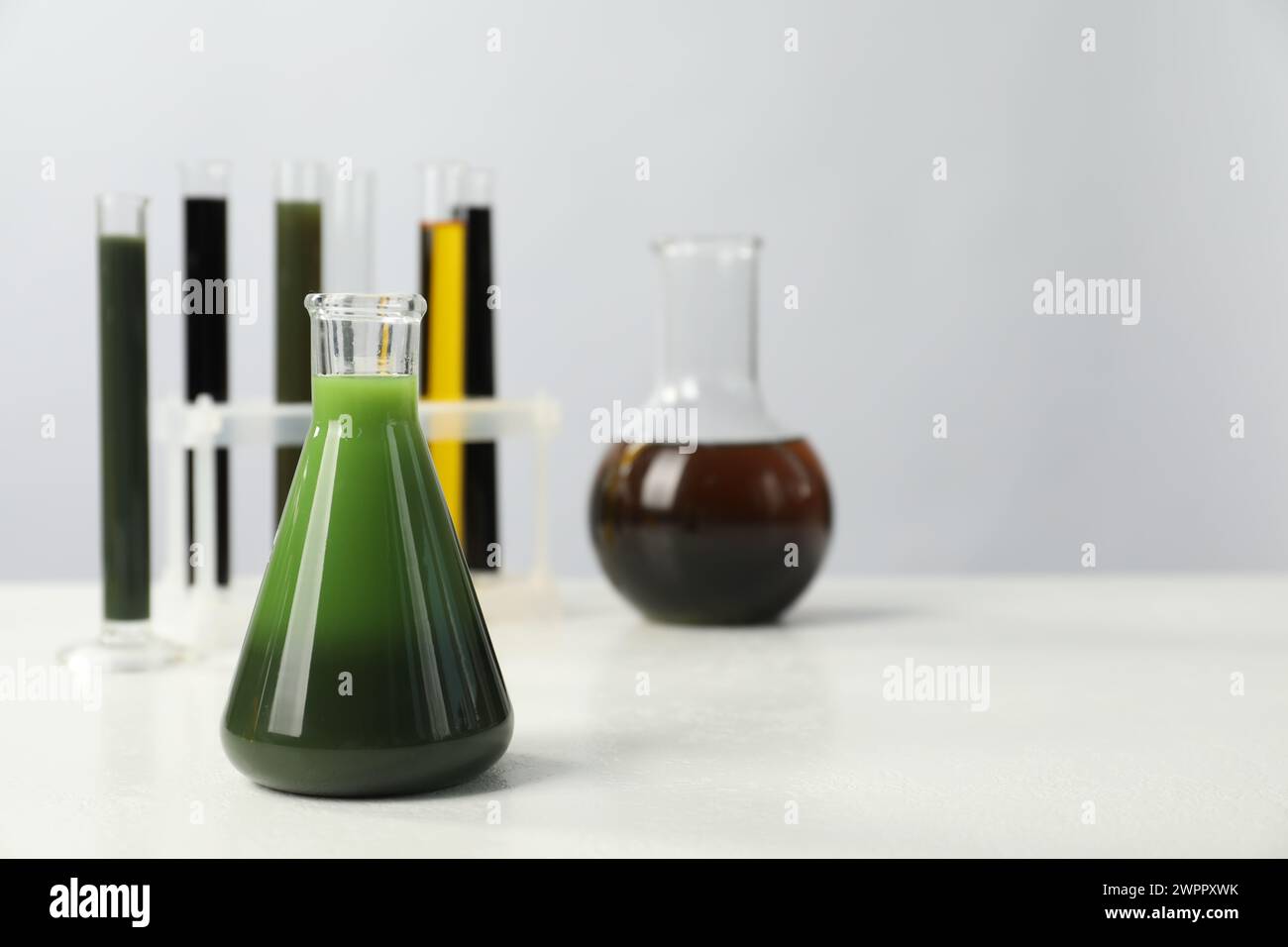 Discovery lab hi-res stock photography and images - Alamy