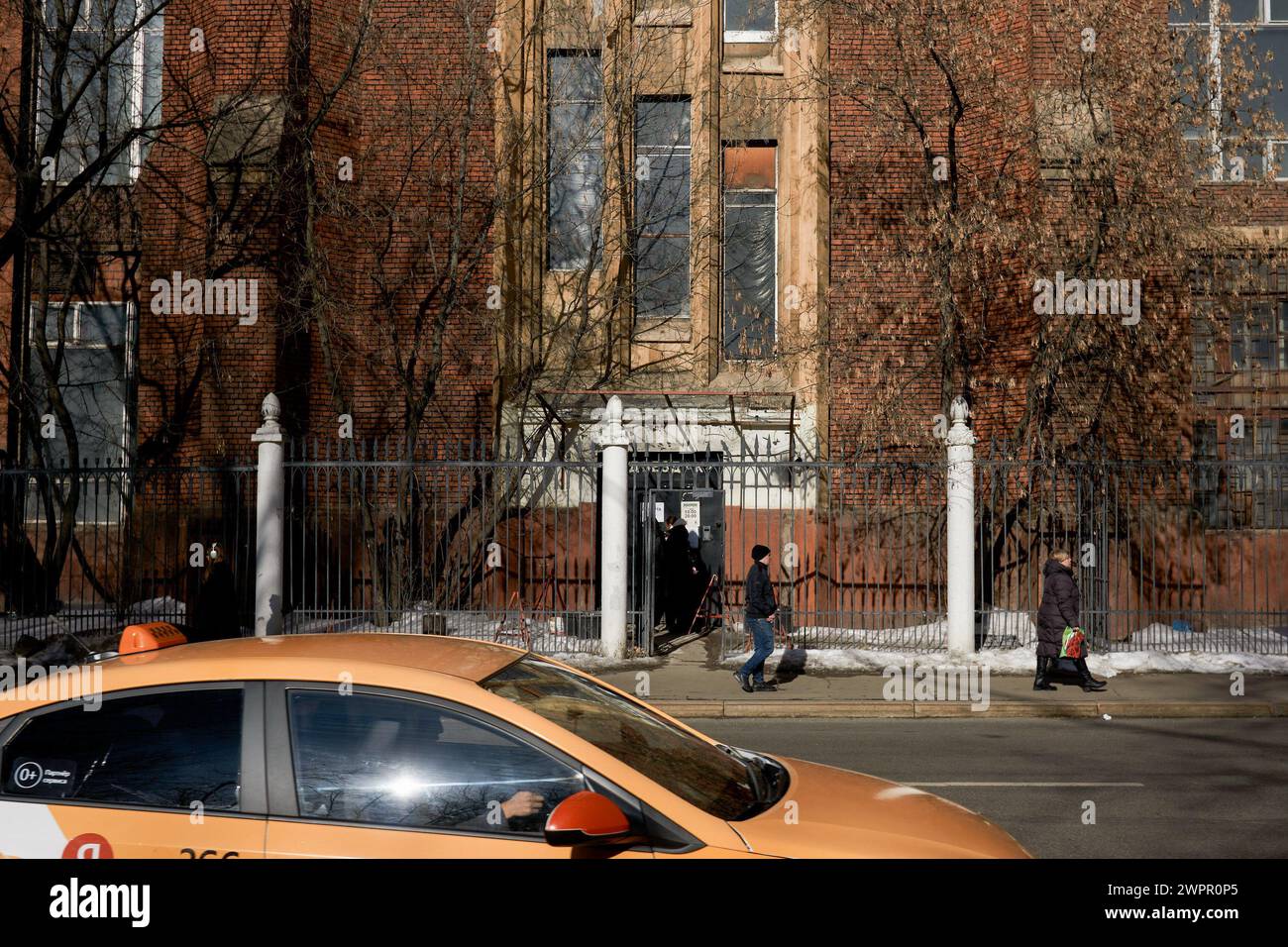 Moscow, Russia. 07th Mar, 2024. Taxi and passers-by in front of the ...