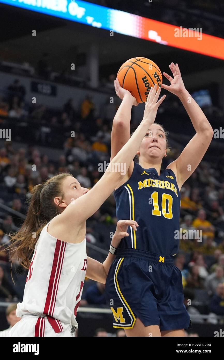 Michigan guard Jordan Hobbs (10) shoots against Indiana guard Yarden ...