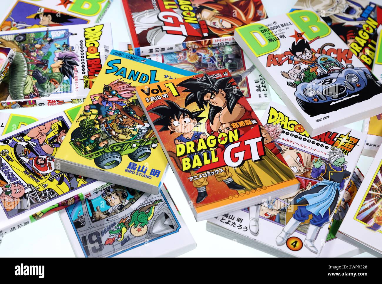 Manga Comic books by Akira Toriyama, the mangaka immensely popular for ...