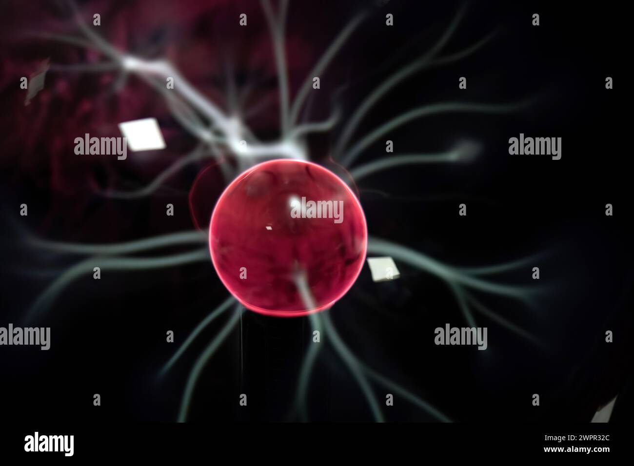 Demonstration of static electricity hi-res stock photography and images ...