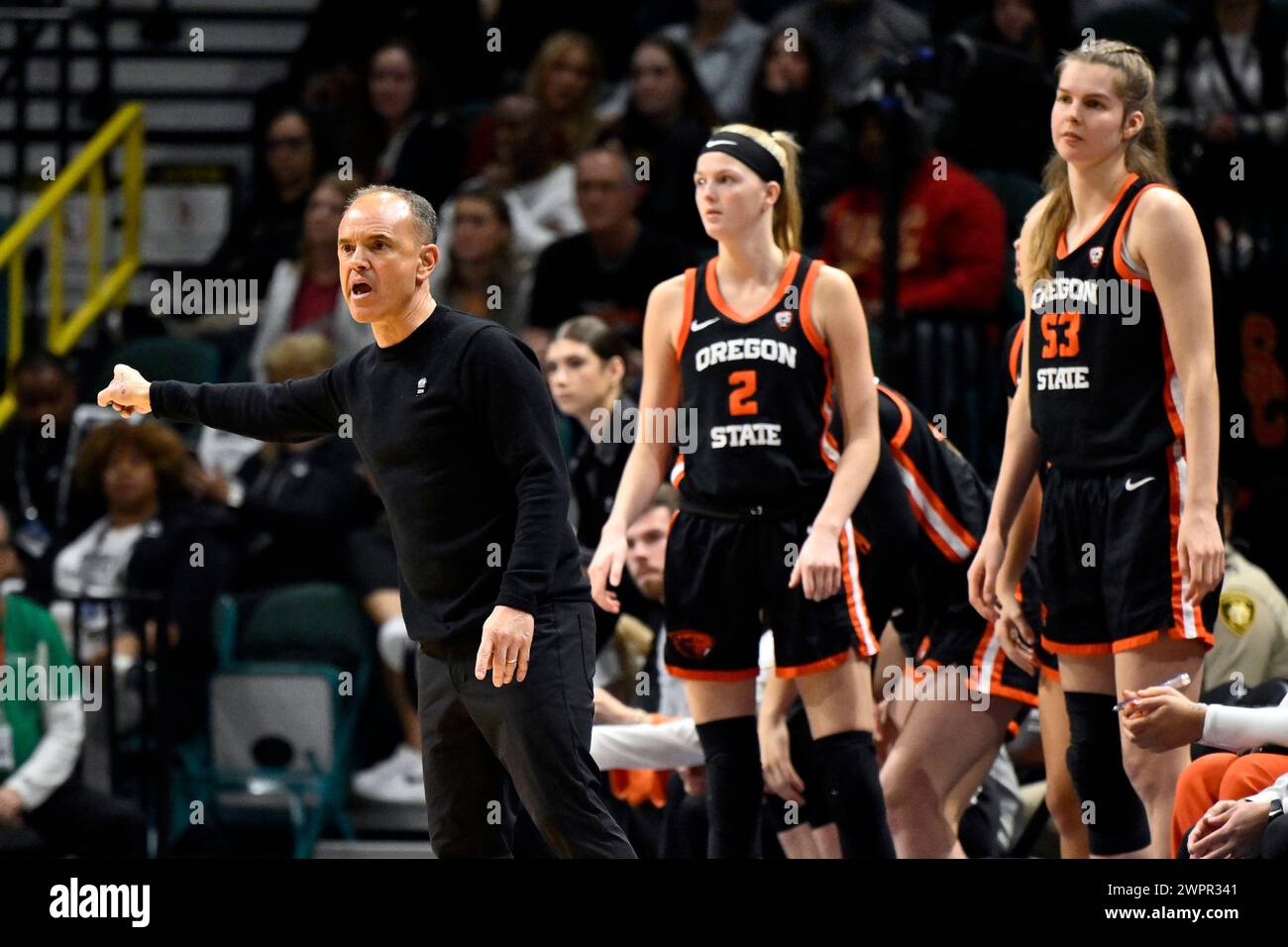 Oregon State head coach Scott Rueck, left, calls to his team during the ...
