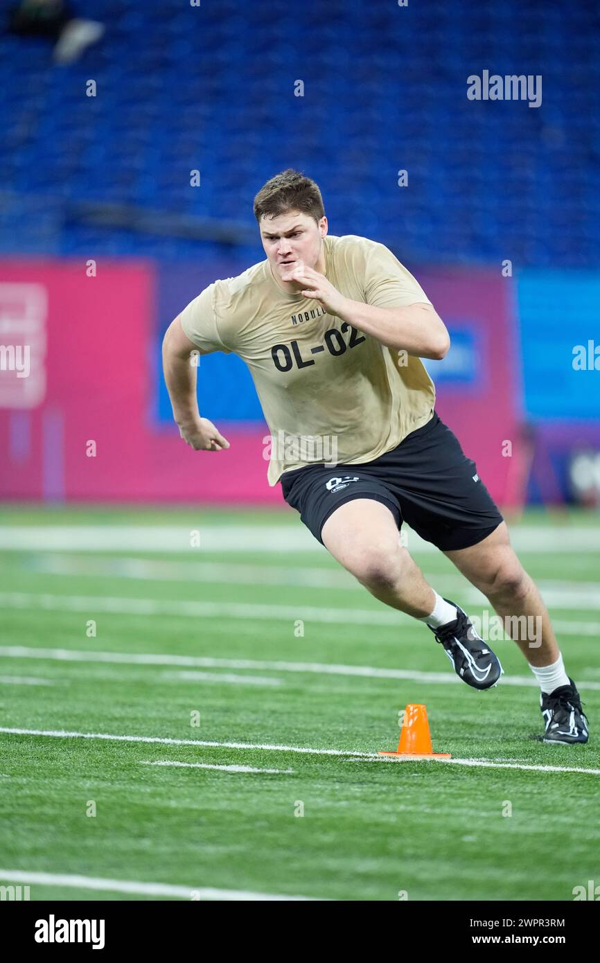 Notre Dame offensive lineman Joe Alt runs a drill at the NFL football ...