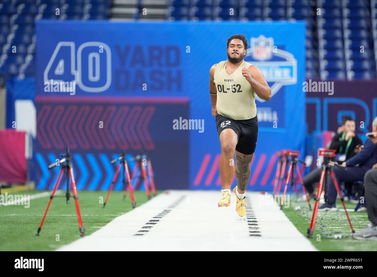Arizona offensive lineman Jordan Morgan runs a drill at the NFL ...