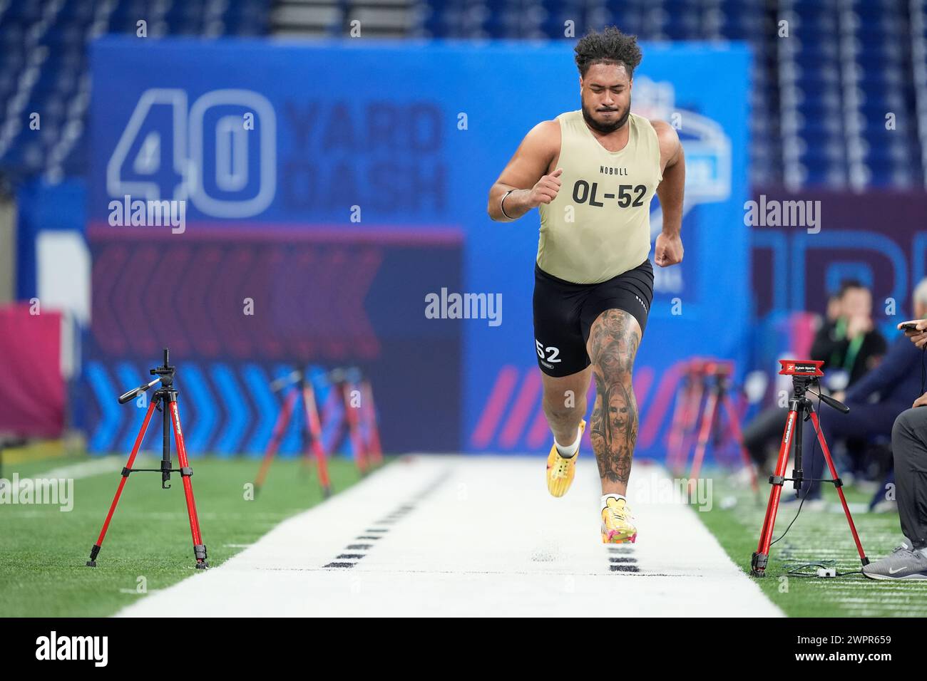 Arizona offensive lineman Jordan Morgan runs a drill at the NFL ...