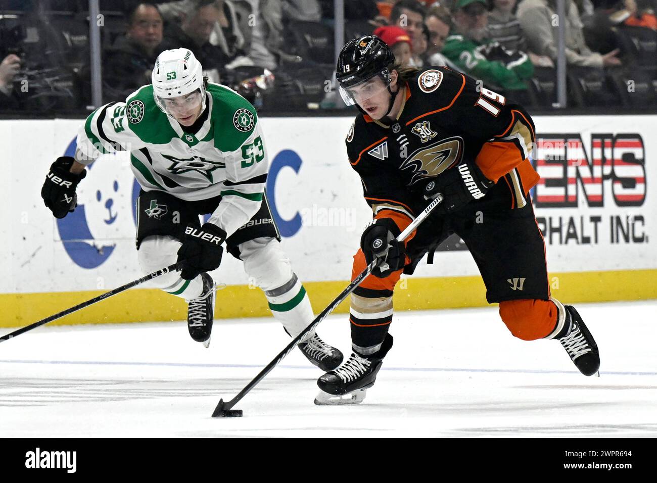 Anaheim Ducks right wing Troy Terry (19) controls the puck with Dallas ...