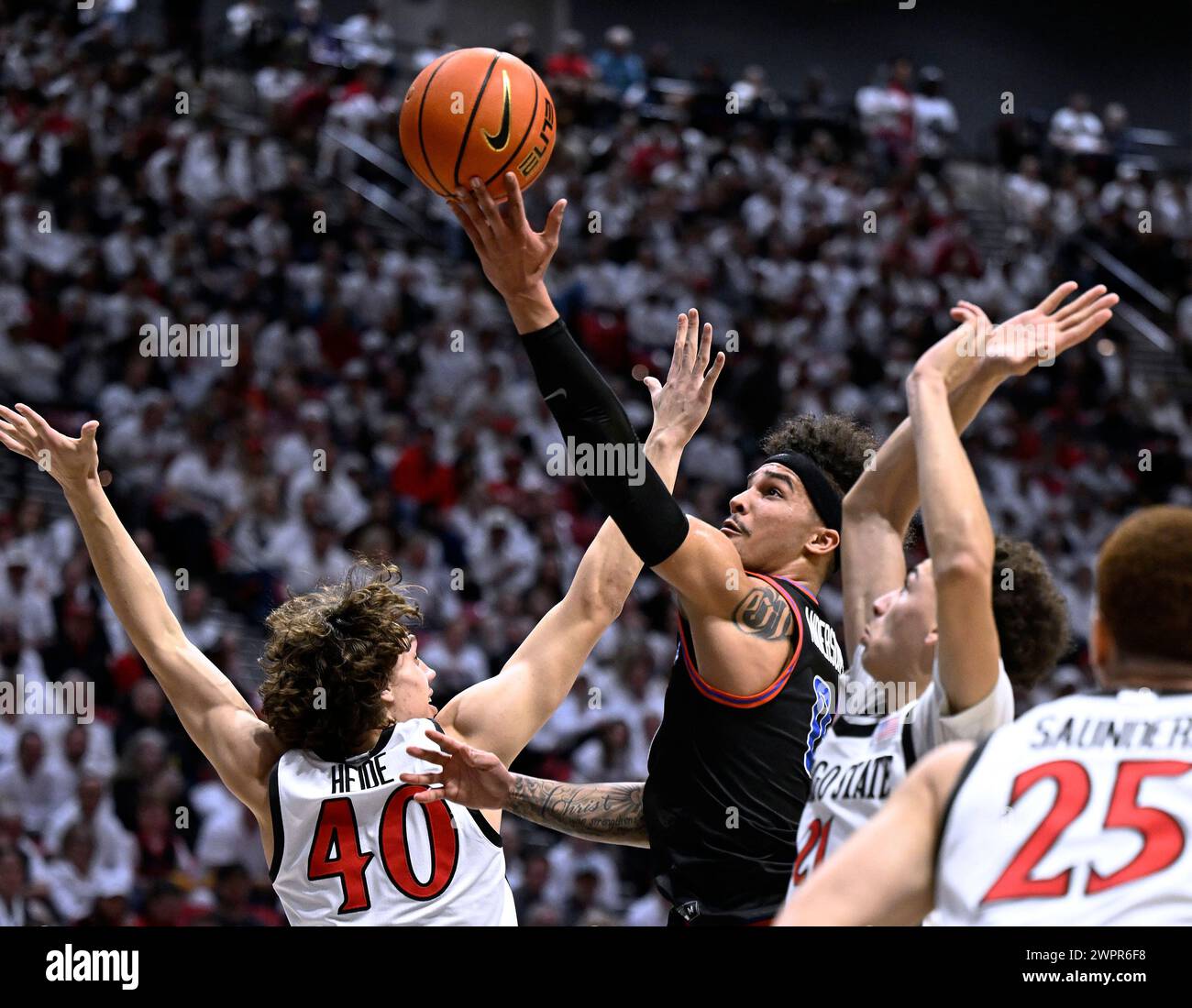 Boise State guard Roddie Anderson III (0) shoots over San Diego State ...