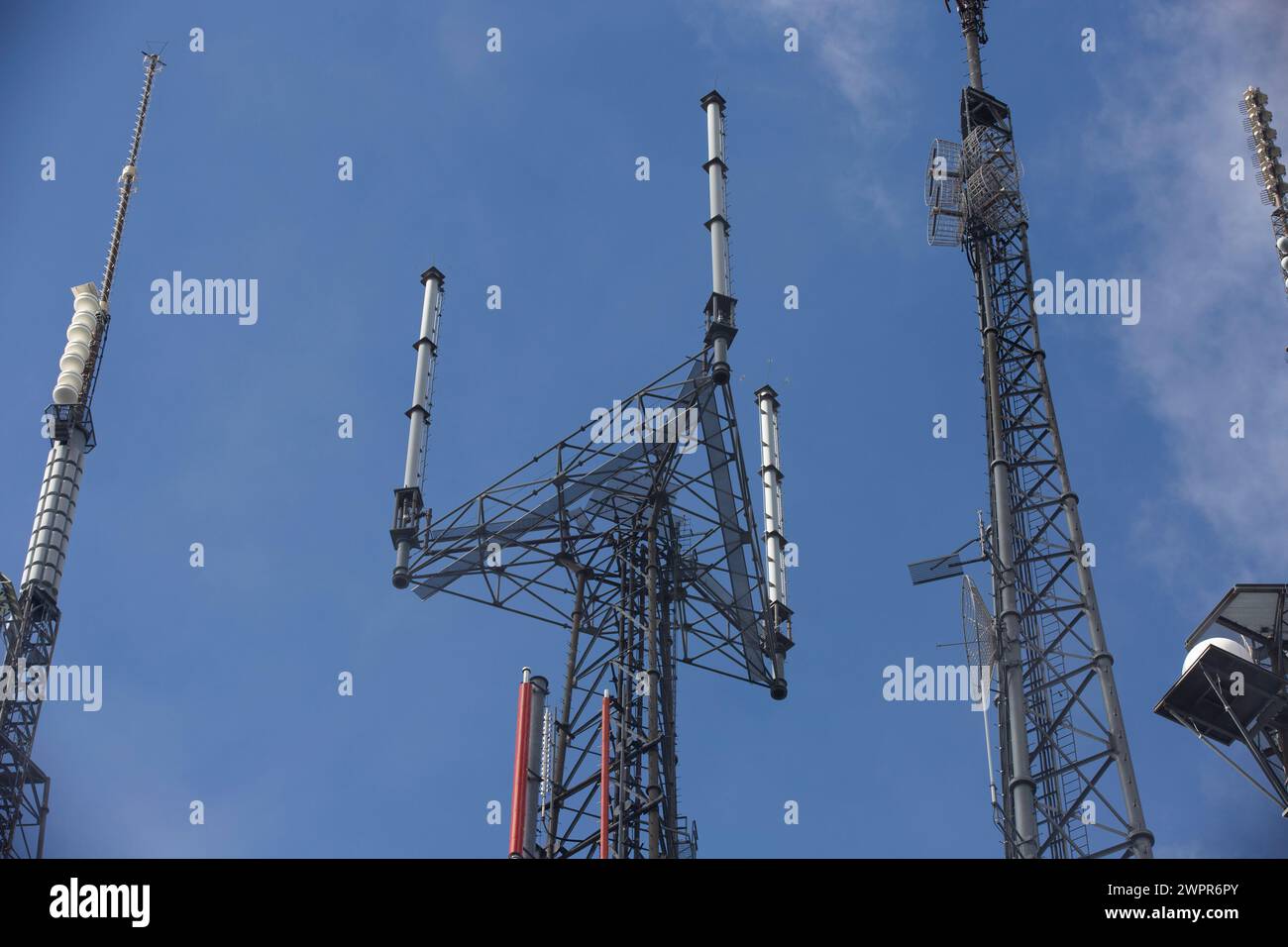 Antennas on top mount hi-res stock photography and images - Alamy