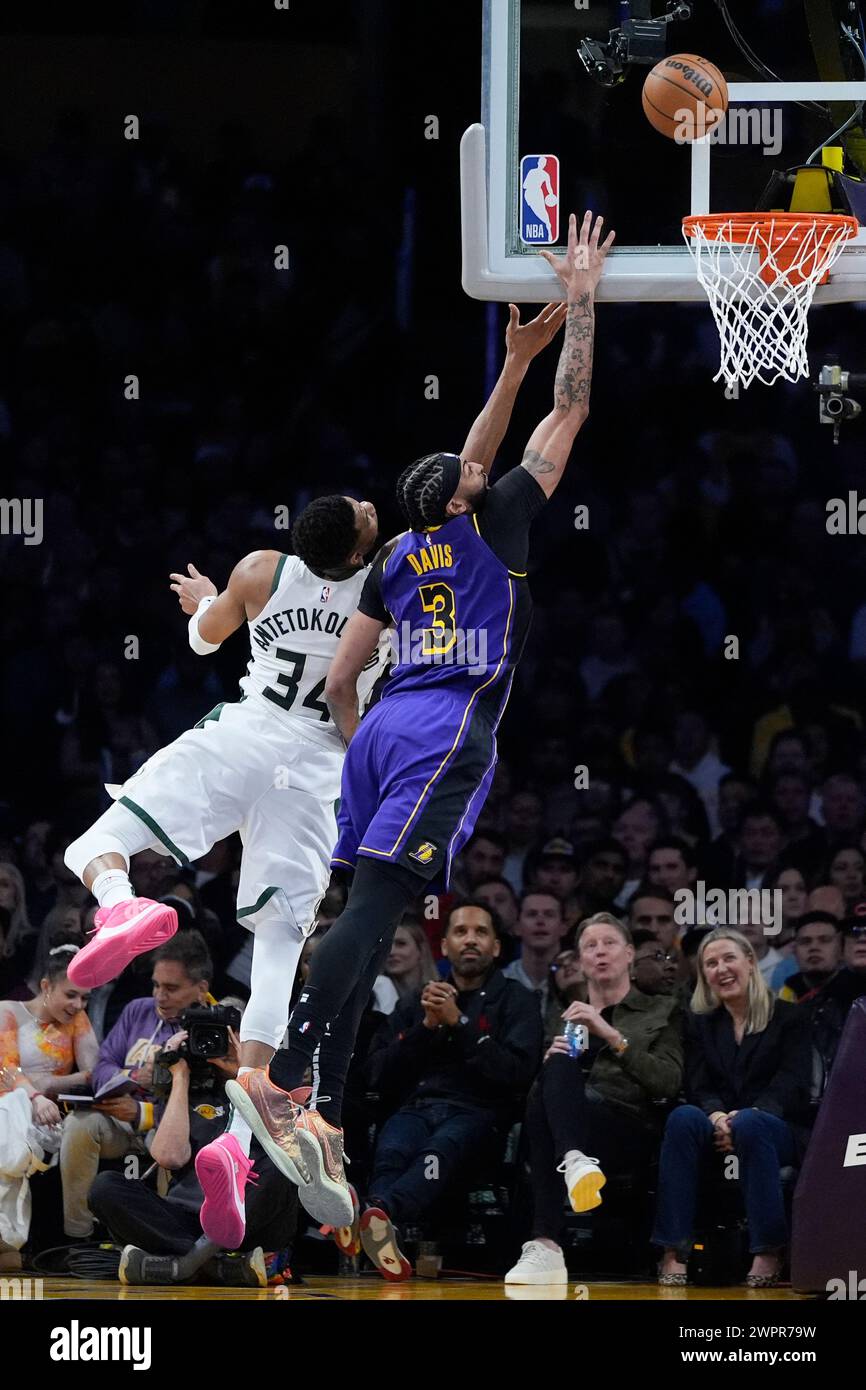 Milwaukee Bucks forward Giannis Antetokounmpo (34) goes up for a basket ...
