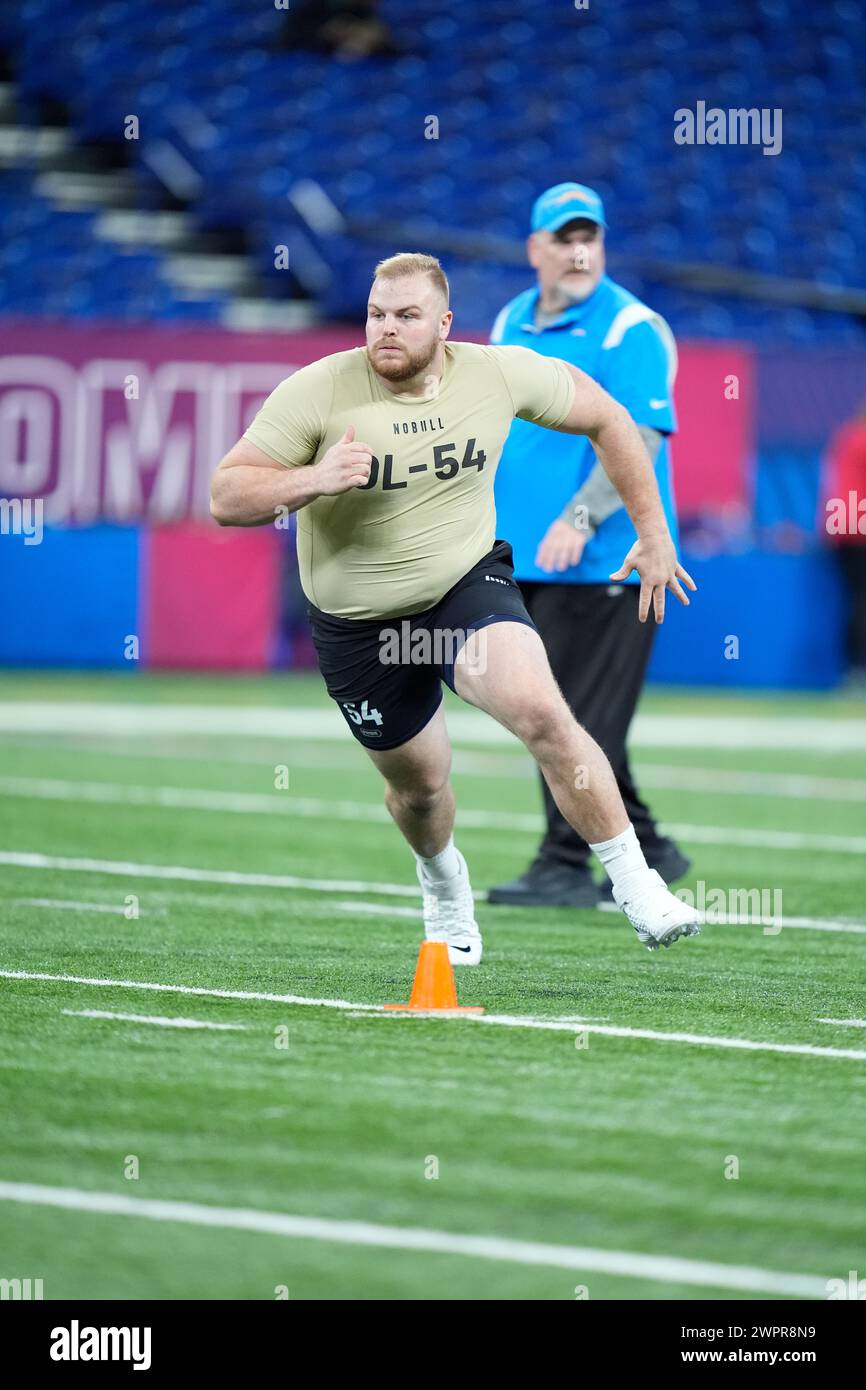Michigan offensive lineman Drake Nugent runs a drill at the NFL ...