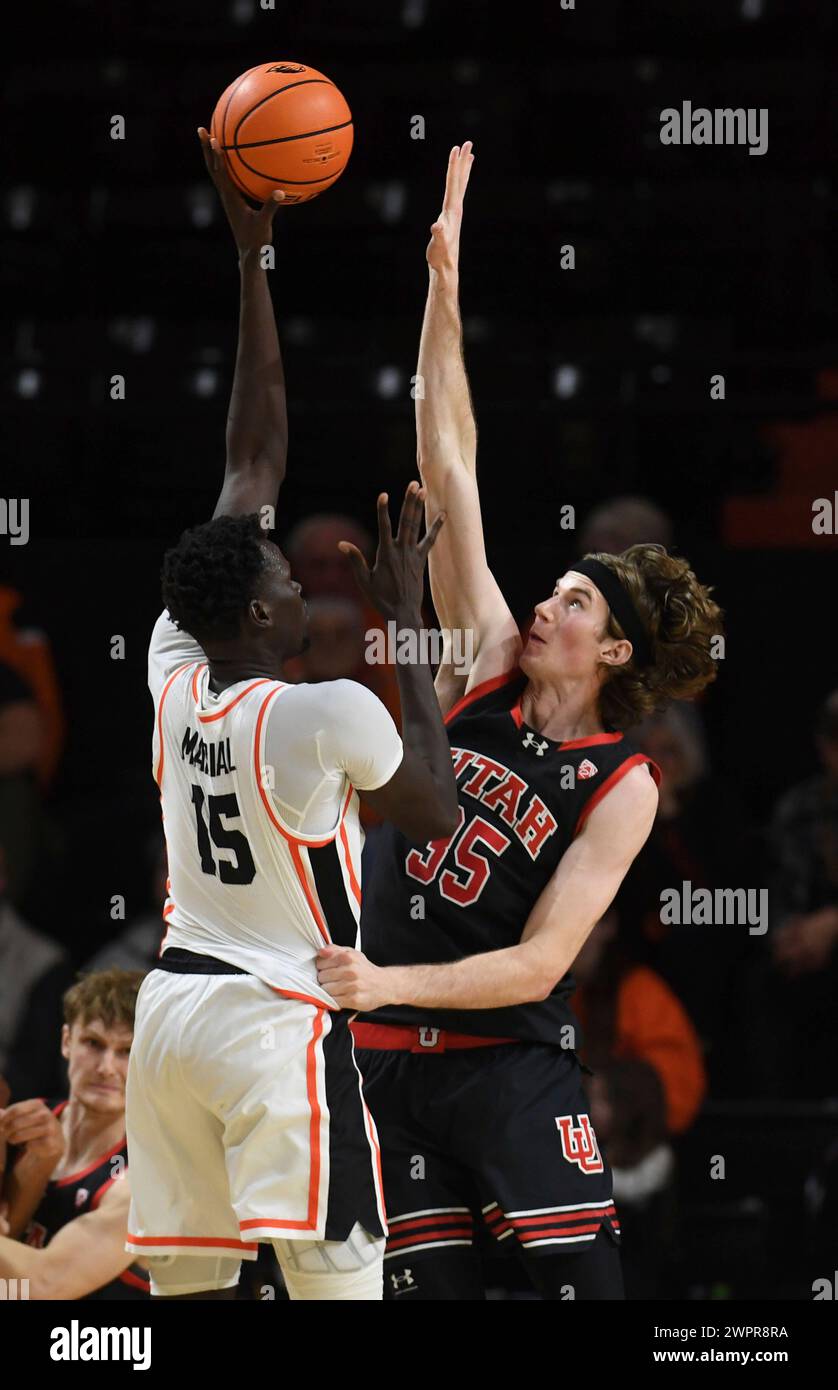 Oregon State center Chol Marial (15) shoots over Utah center Branden ...